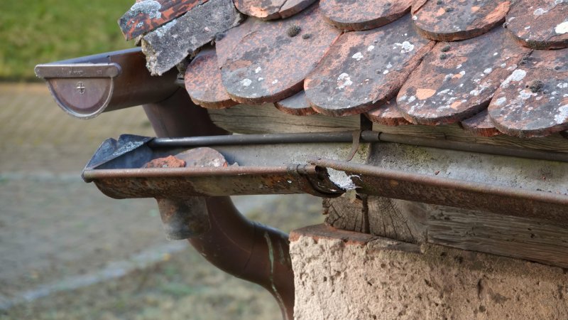 Damaged Gutters in DFW | Gutter Repairs & Replacements | Rusted Gutters